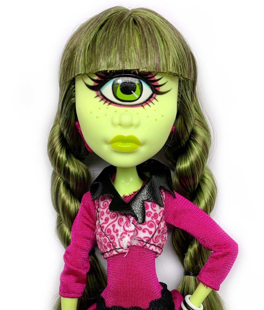Monster High SDCC Event Exclusive Iris Clops Doll – The Serendipity ...